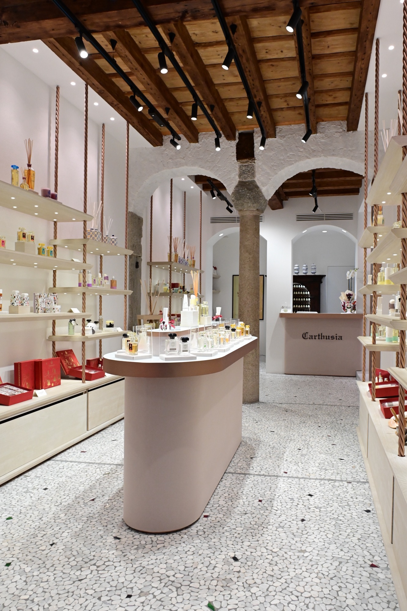 APRE CASA CARTHUSIA: IL PRIMO FLAGSHIP A MILANO DEL BRAND CAPRESE – The ...